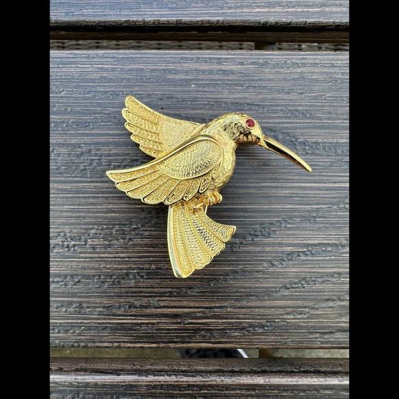 Avon | Jewelry | Vintage Avon Hummingbird Brooch Pin Gold Tone Red ...